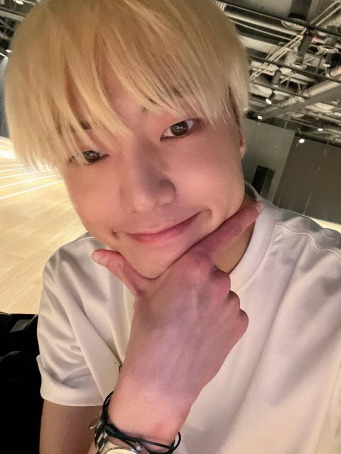 Winner 커뮤니티 포스트 오늘도 열심히 여러분 만날 준비하고 있습니다 하핳💙 강승윤