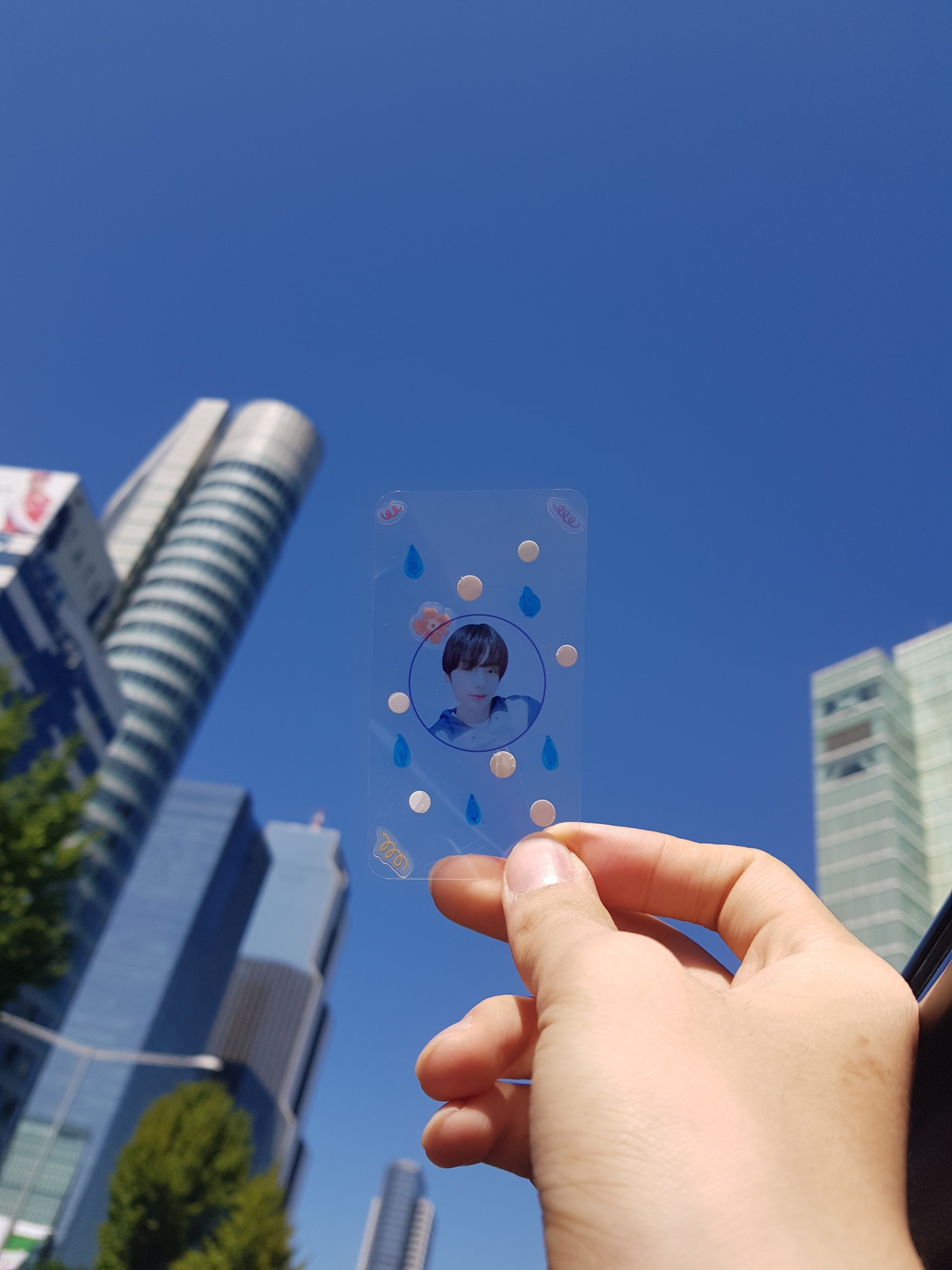 TOMORROW X TOGETHER Community Post - 오늘 하늘이 맑네요♡ 연습실가는도중에 바라본 하늘 ...