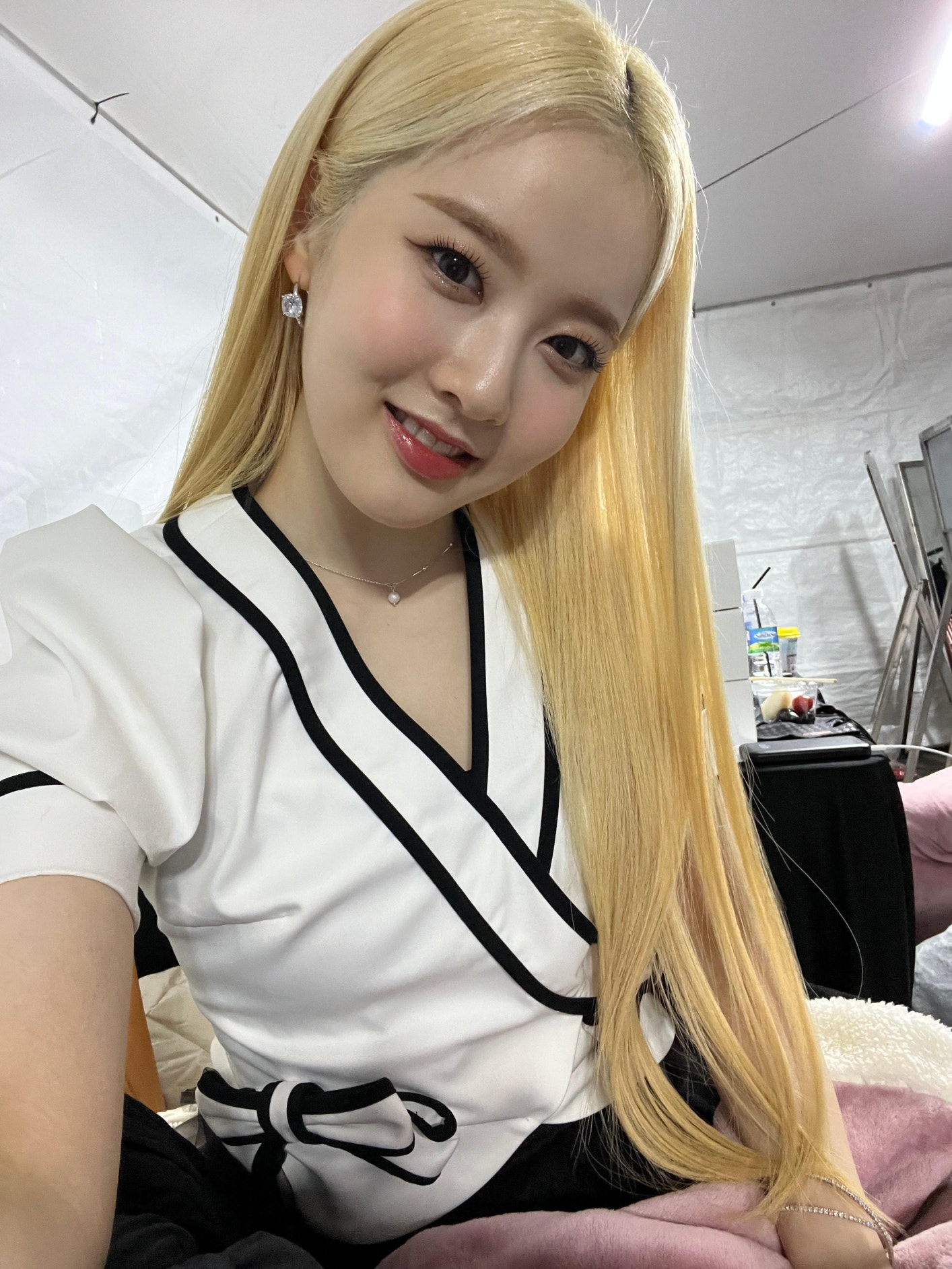Stayc Community Posts 스윗♥️ 다들 좋은 일요일 오후~ 보내고있나용😌 어제 골디에서 2관왕이나 하게 해준