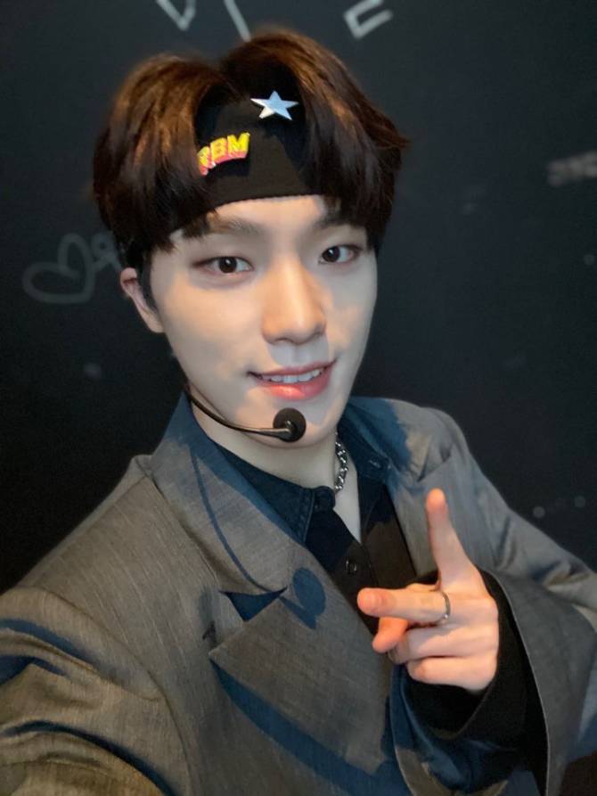 Seventeen Community Post 오늘 1위 너무너무 감사해요 캐럿들 ️🍀💙 너무너무 기쁘구 감동이에요ㅠㅡㅠ남은