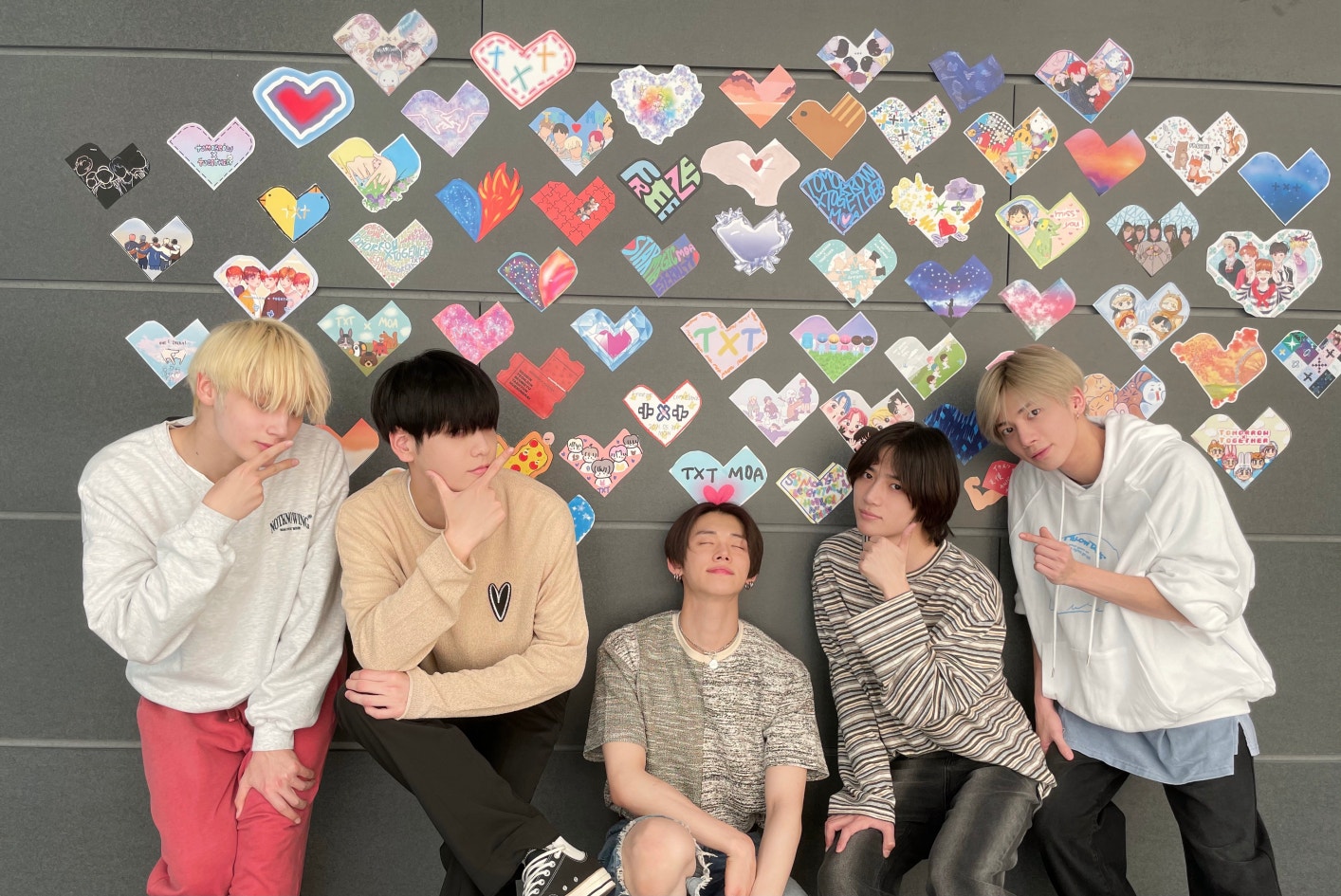 Weverse TOMORROW X TOGETHER Image - [TXT] #HEART_OF_MOA Behind