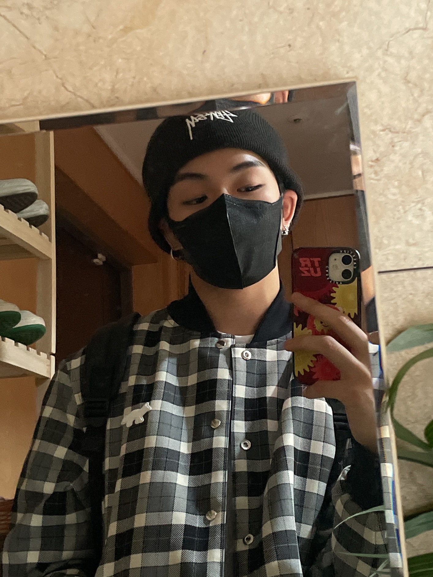 Post de la Comunidad TREASURE - 오늘 하루 고생 많으셨습니다 잘 자요🖤🤍🖤🤍 - YOON JAE HYUK