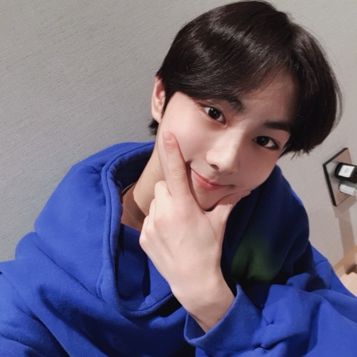 ENHYPEN Community Posts - 오늘의 칭찬하기 데뷔 준비가 한창인 요즘 모두가 피곤하겠지만 항상 긍정적인 말 ...