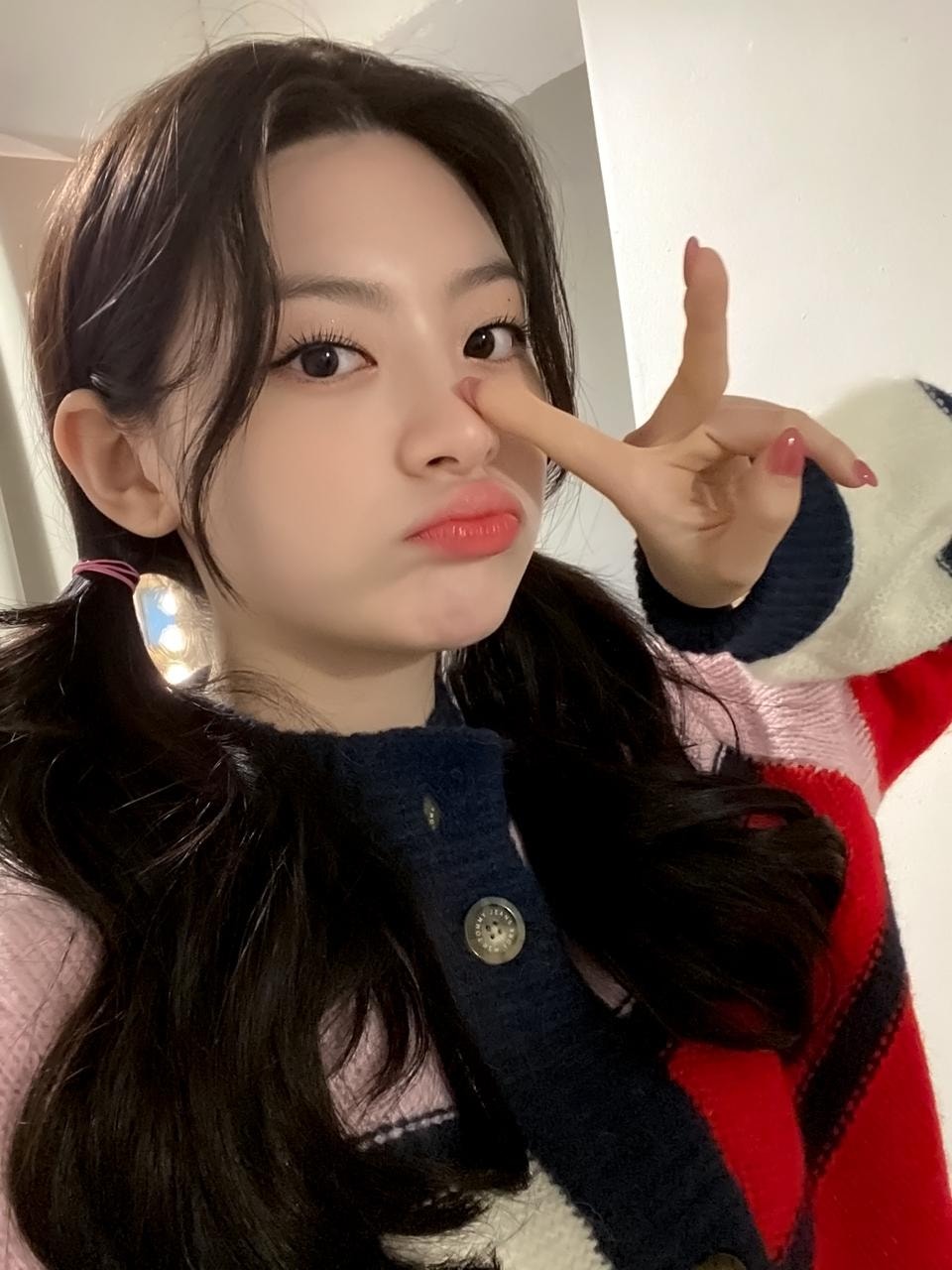 Stayc 커뮤니티 포스트 울 스윗들 ️ 오늘도 좋은 하루 보내고 있나요옹~ 요새 날씨가 좋아서 기분이 좋네용 히히 그래도