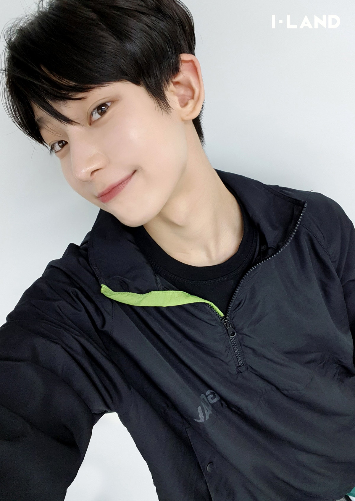 Weverse ENHYPEN Image - BEHIND PHOTO l I-LAND 지원자 셀카 #1