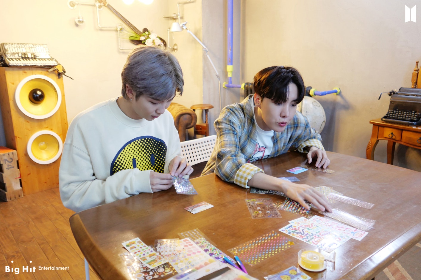 Weverse BTS Image - BTS BE 'Decorating Our Photo Cards' Photo Sketch