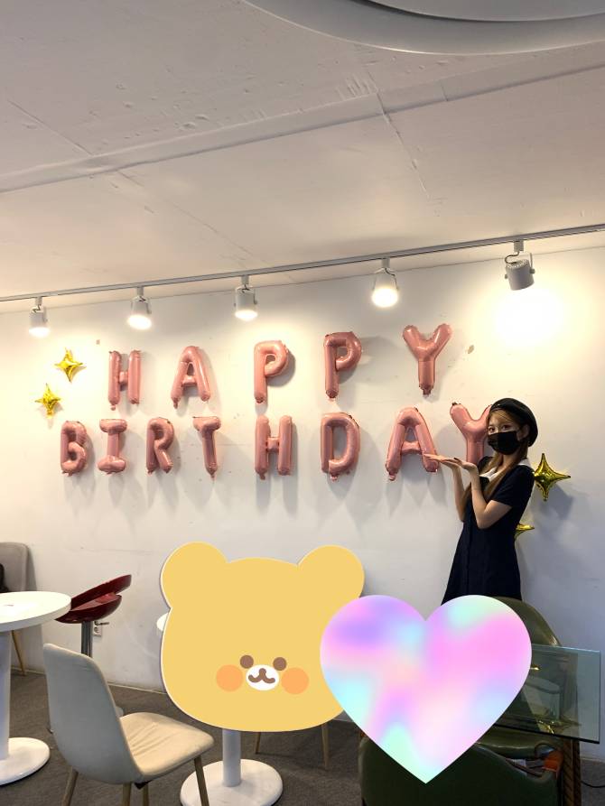 Wooah 커뮤니티 포스트 행복했던 날😎 이제 저의 생일이 끝나버렸네요 ㅎㅎ 방금 와우들이 써준 편지 다 읽고 왔어요🥰