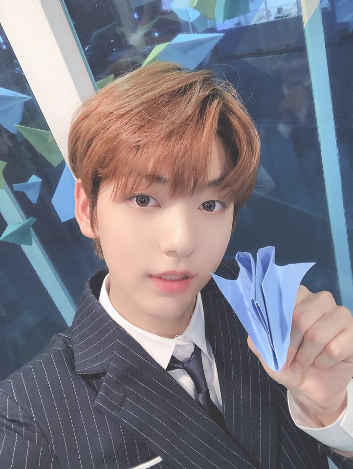 TOMORROW X TOGETHER Community Moment - 비행기를 쉬웅쉬웅 날리고 왔어요!