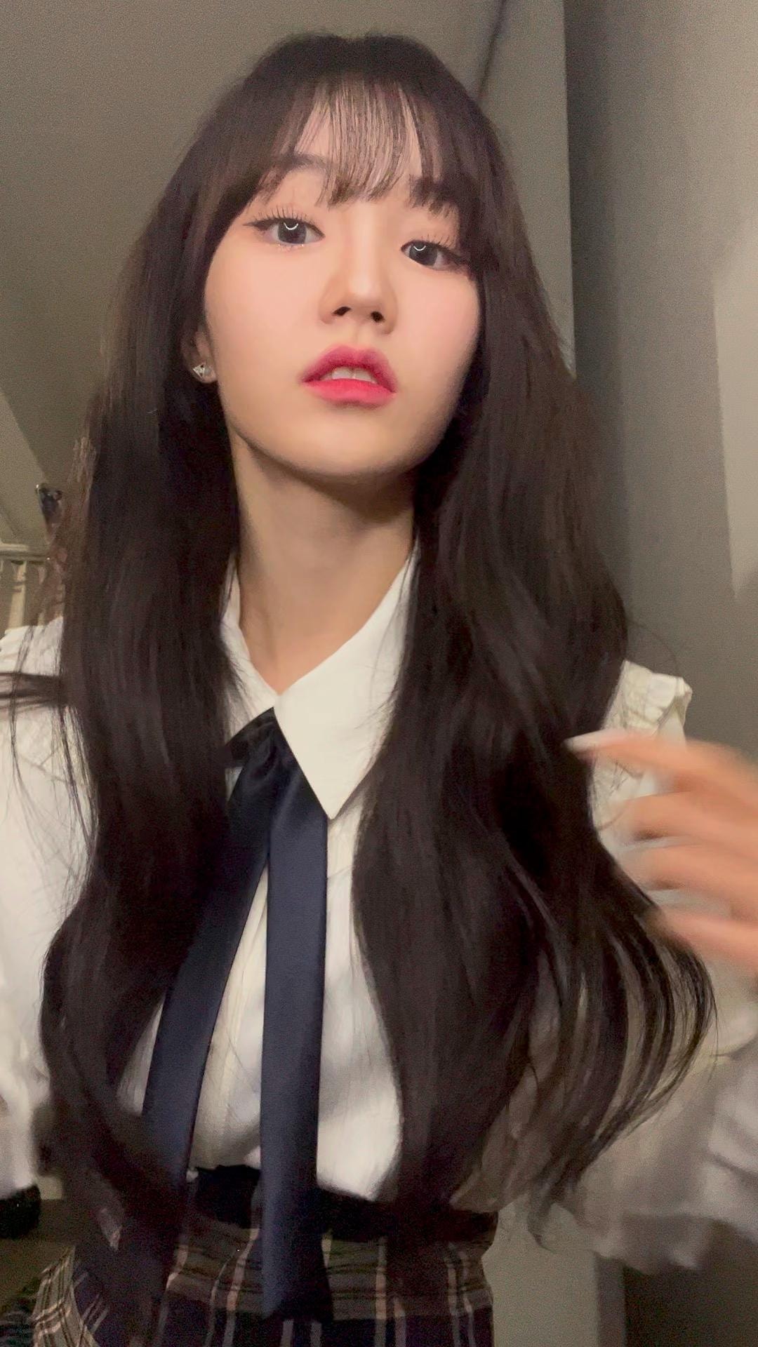 Wooah 커뮤니티 포스트 영상에 꽃혔어 🖤 지금 편집 진짜 쪼끔씩 연습하고 있는데 혹시 스킬 잘 아는 와우들