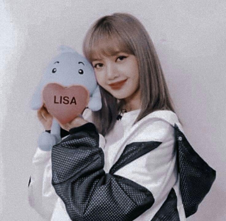 BLACKPINK Community Post - Dear, Lisa. I just wanna say you be healthy ...