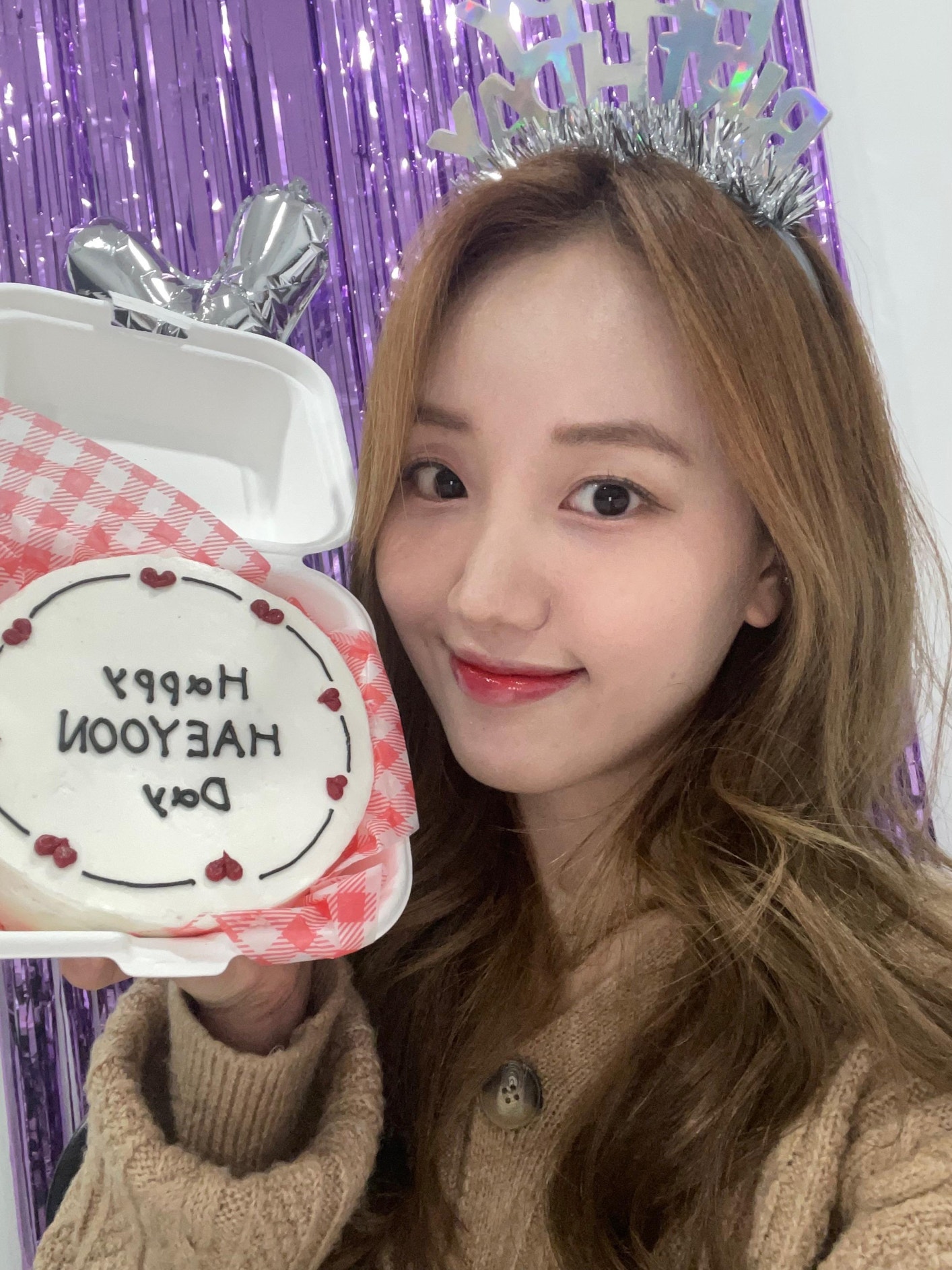 Cherry Bullet 커뮤니티 포스트 - 룰렛! 오늘 생일 축하해줘서 고마워 항상 너무 고마운데 오늘은 더 더 고맙네😍 ...
