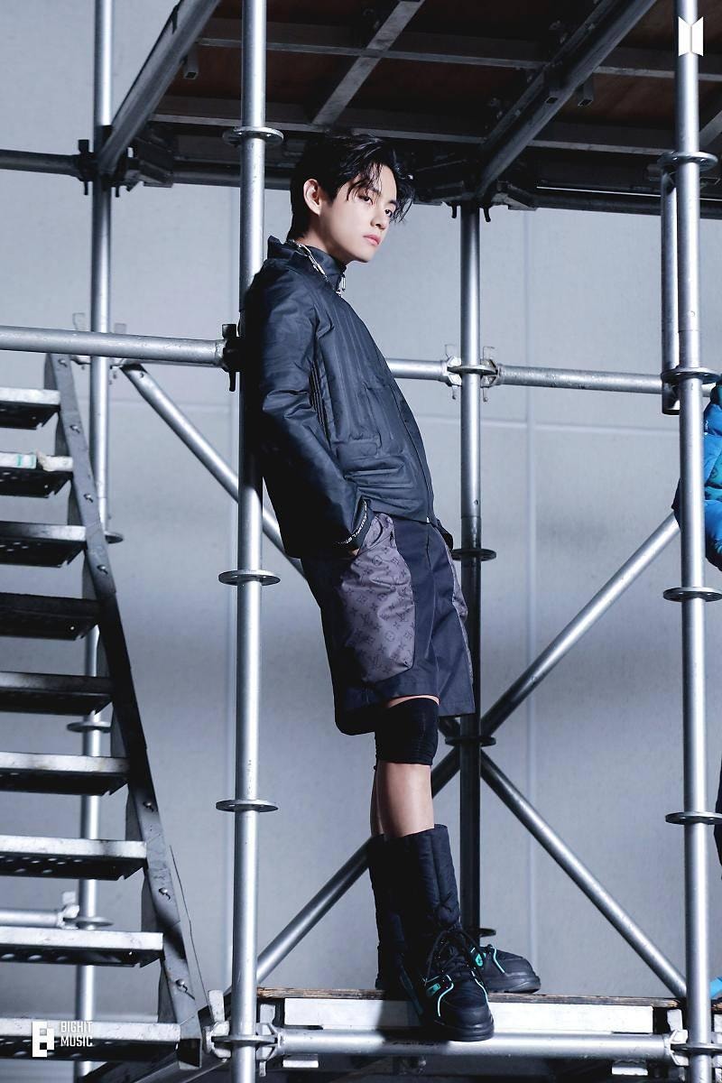 BTS Community Post - #TO_V AND #TO_JUNGKOOK GORGEOUS BOXING FIGHTERS.