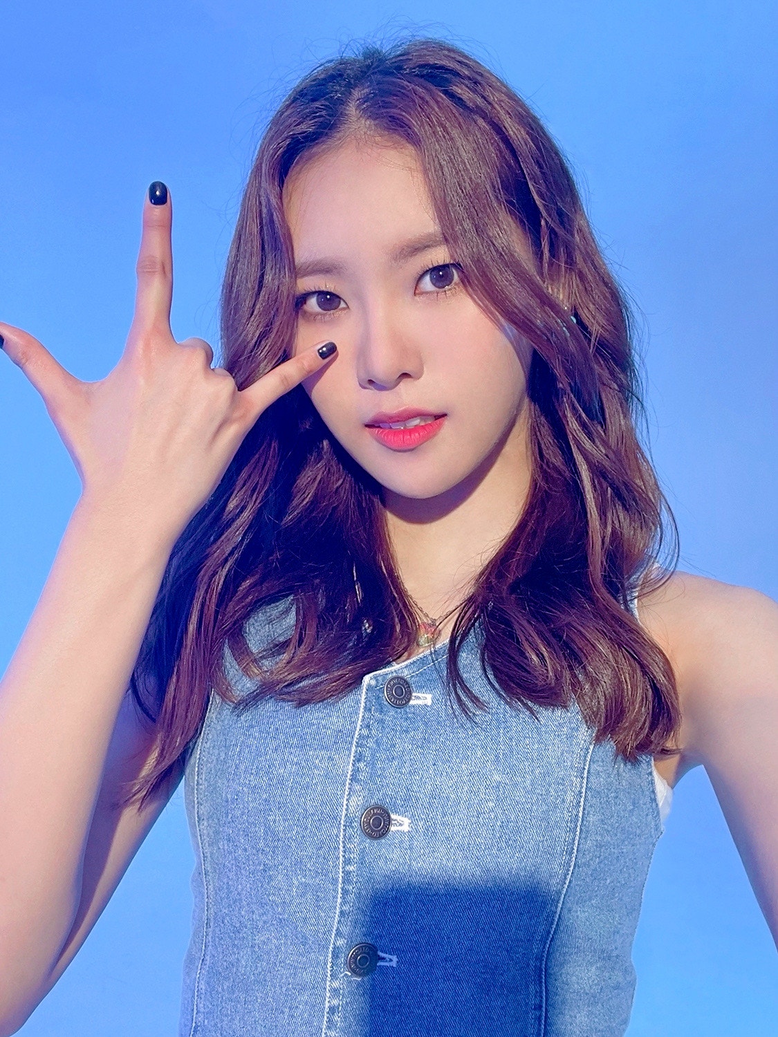 Weeekly 커뮤니티 포스트 데일리들 저도 너무 궁금해서 어제 멤버들을 한데 모아놓고 진지하게 물어본 결과 초록색은 그