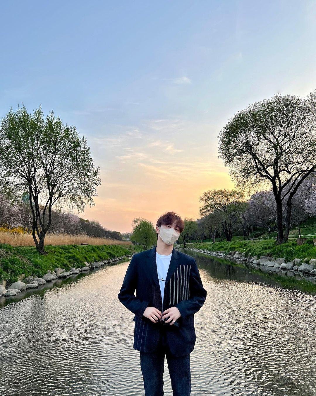 Seventeen Community Post 승관아 나 진짜 궁금한데 이거 어떻게 찍은거야 찍어주신분이 물에 들어가서