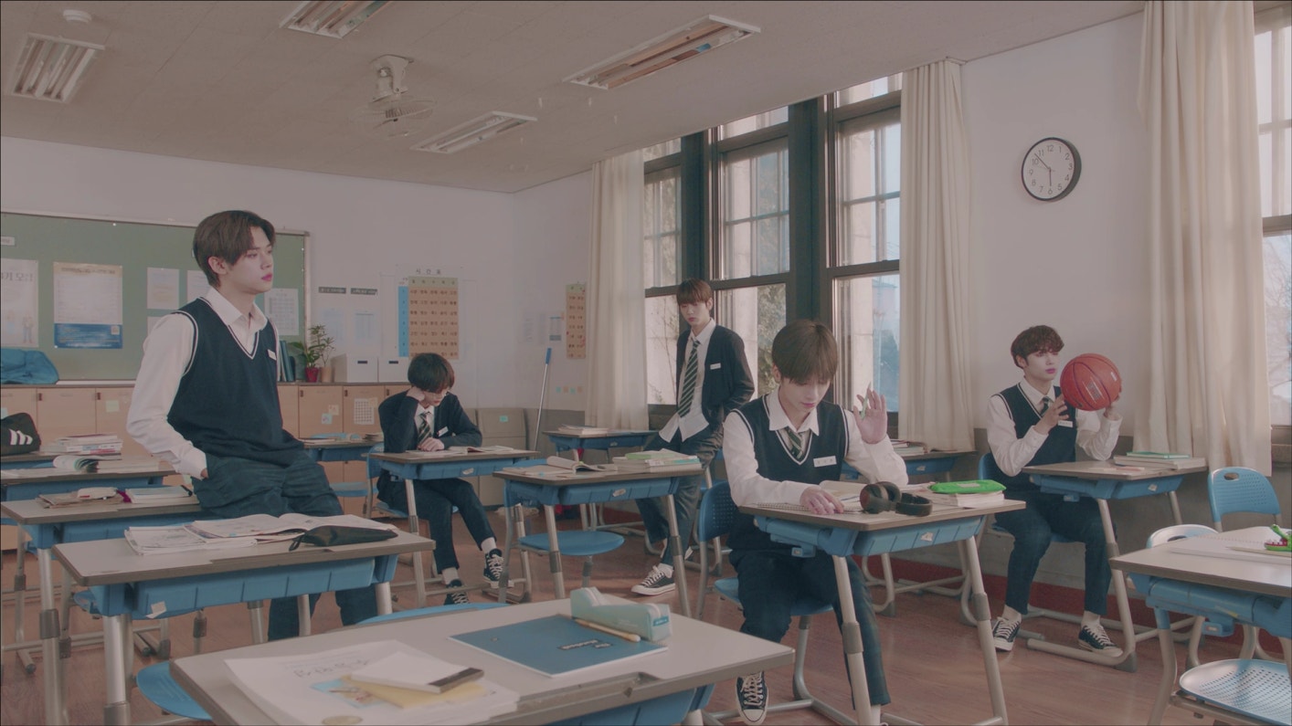 Multimedia de TOMORROW X TOGETHER de Weverse - TXT (투모로우바이투게더) '하굣길 ...