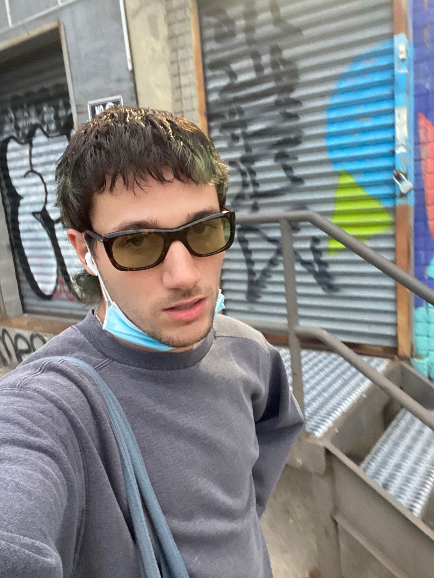 Jeremy Zucker 커뮤니티 포스트 - do u lyke my new glassys - Jeremy Zucker