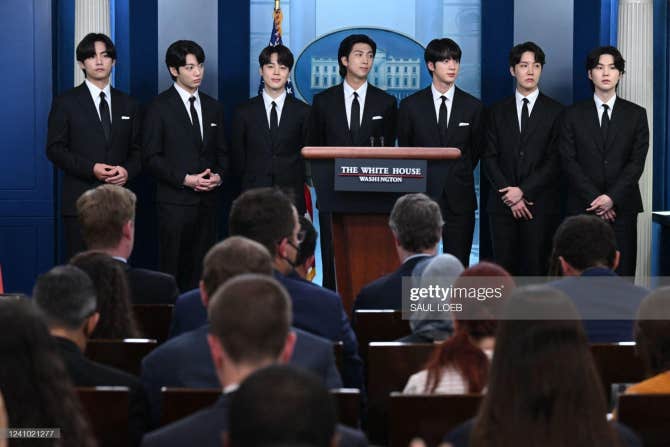 BTS 커뮤니티 포스트 - Yay!! OMG! I just Saw Our 7 Kings Live On YT Wow! They ...