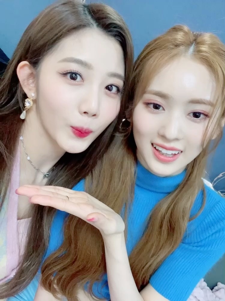 Cherry Bullet 커뮤니티 포스트 첫 완전체 컴백날 메이 너무 사랑스럽죠ㅠㅠㅠ💕💕 나 심쿵🥺 Yu Ju