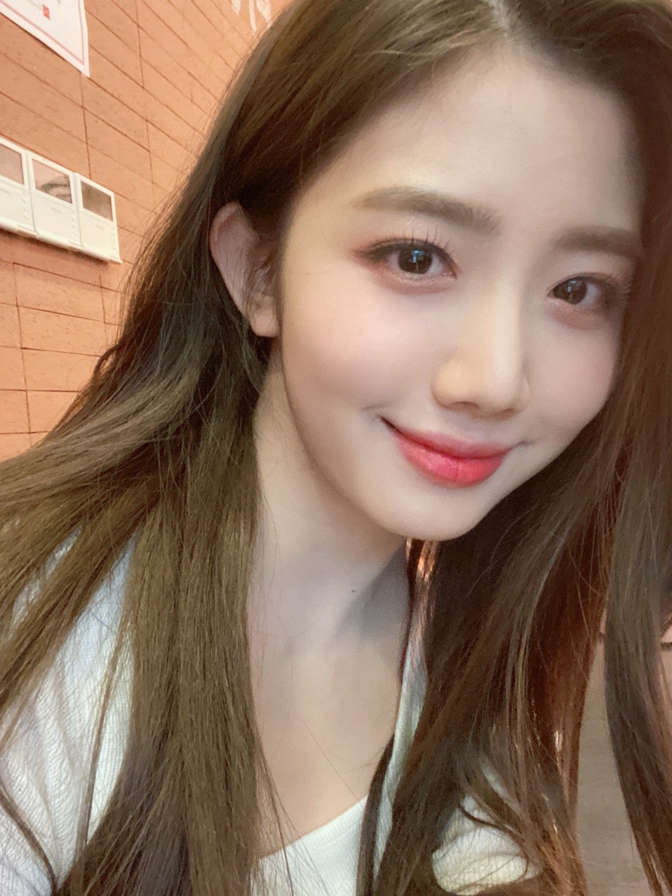 Cherry Bullet Community Posts 내일은 뮤비 티저 나오는 날 얼른얼른 보여주고싶어요 빨리 내일이