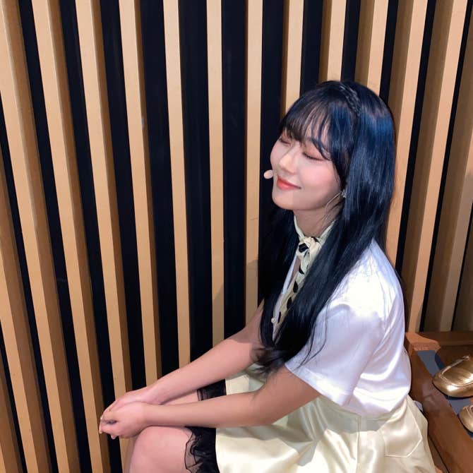 Cherry Bullet Community Posts 엠카 라팜파😆 룰렛 푹 자구 월요일도 우리 화이팅 합시다 🙌