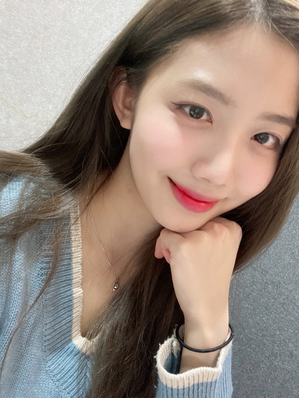 Cherry Bullet 커뮤니티 포스트 룰렛이 뮤비 티저 보구 노래 기대된다구 해줬어🥰 고마워요 ㅎㅎ Yu Ju
