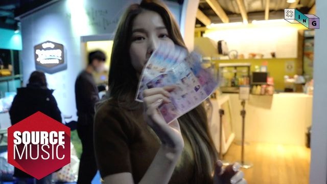 Weverse GFRIEND Media - [G-ING] SOWON making stickers - GFRIEND (여자친구)