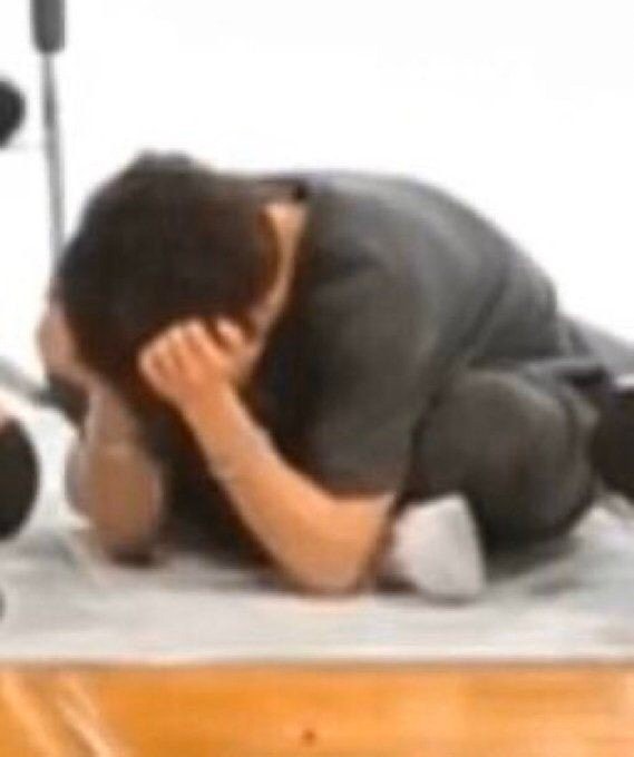 Bts Community Post 아직 안자시는 한국아미있나요 저는 내일 학교가는데 숙제안해서 지금 하는중ㅠㅠ