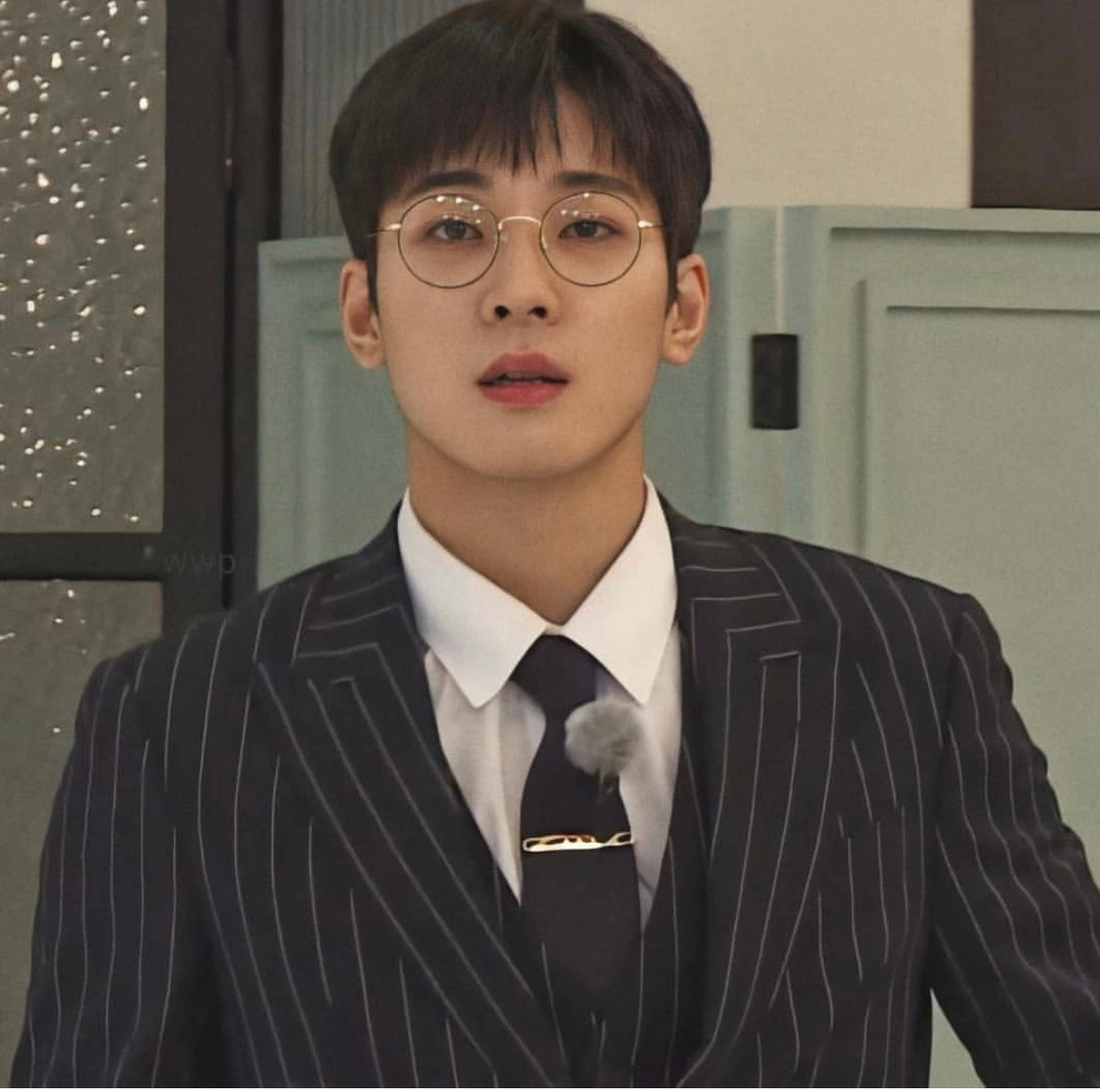 Seventeen Community Post 모르겠어 그냥 저너누 수트핏 미쳤다는거야 팀장모먼트 뿜뿜인데 현실엔 저런팀장