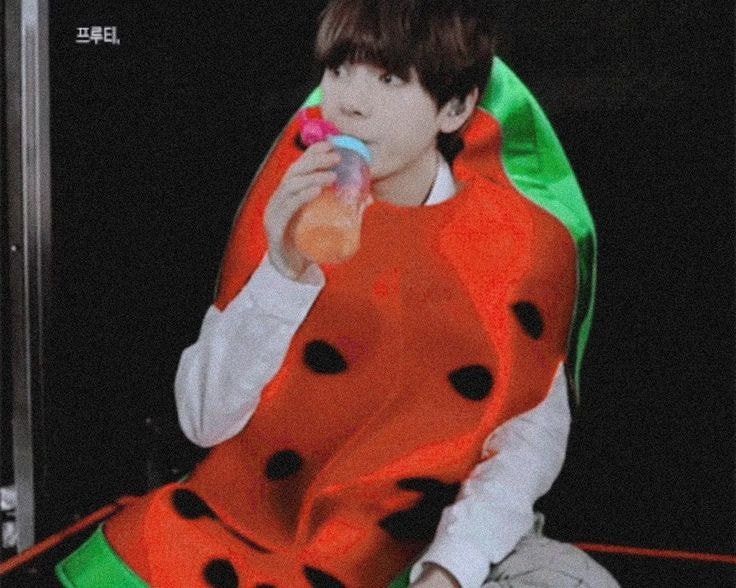 BTS Community Post - Cute tae tae💜