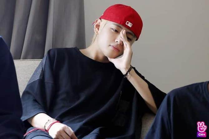 BTS Community Post - 내가 너를 만난 순간까지 내 세계는 슬프고 어두웠다. 구름과 태양이 부족 별과 달. 나는 마법을 믿지 않았다, 하지만 당신은 아무 데도 ...