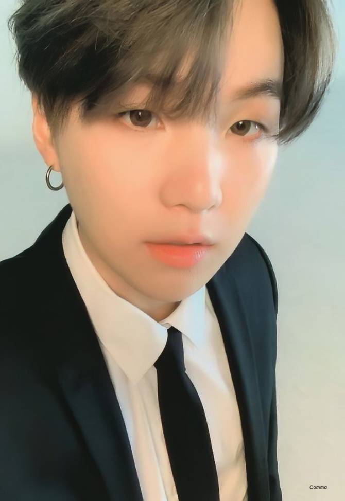 Bts Community Posts 민윤기 생일 축하해 🎉🎂 생일 축하해요 건강하게 사시고요💜 오래 행복하게😘
