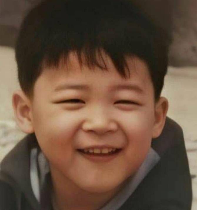 Bts Community Post 진짜 어릴때랑 똑 닮았네요 어릴때나 지금이나 귀염뽀짝 💛🐥 핫초코지민시
