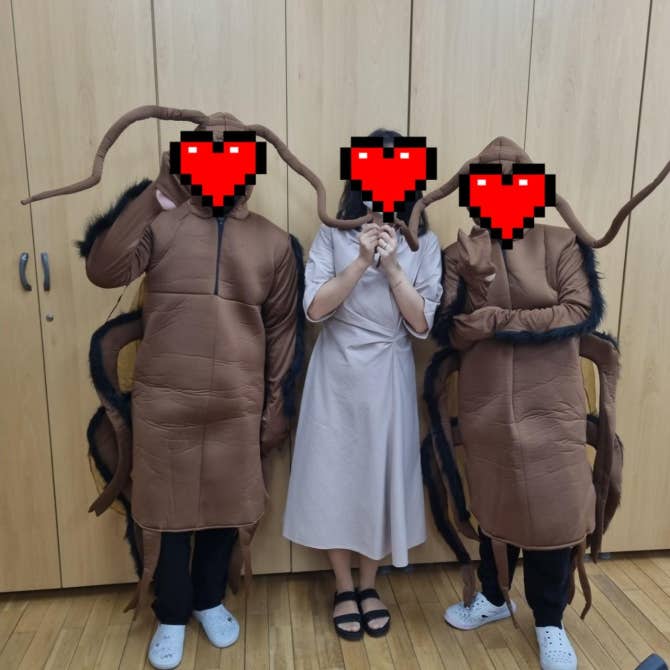 Bts Community Post 10월 1일 저희반 애가 입고 온 바퀴벌레 옷 그다음 부턴 잘생겨서 ㅎ