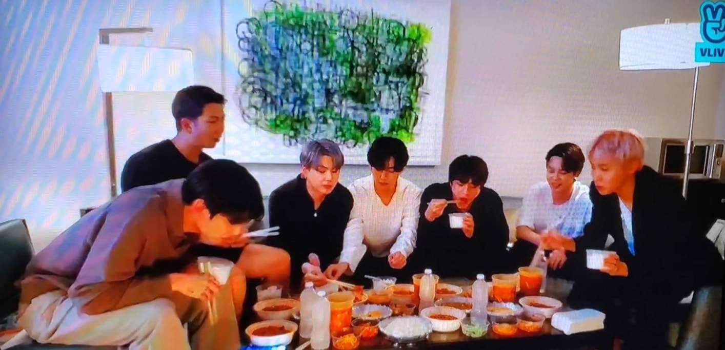 Bts Community Posts 안녕하세요 아침부터 진씨의 많이 먹는 모습을 볼 수 있어서 기쁩니다무사히 돌아오세요