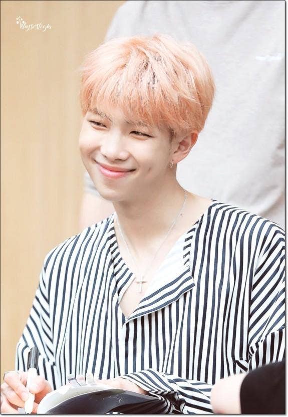 Bts Community Post 웃는 모습이 멋있는 남준 오빠 생일 넘넘 축하해요🎉 앞으로도 보조개 있는 이쁜 웃음 잃지