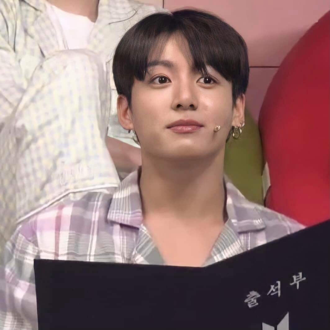 BTS Community Post - BTS x ARMY zoom in MTV [HD pics]