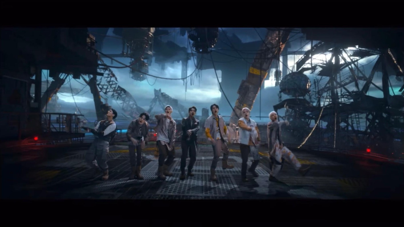 BTS Community Post - この世界観、本当に最高に好きです 長めの上着着た時のホビさんほんと爆イケ度増すな、、恋、、、 そして ...