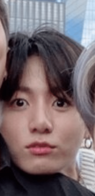 BTS Community Post - 뒤에 동구래미 정국오빠 귀여워~💜