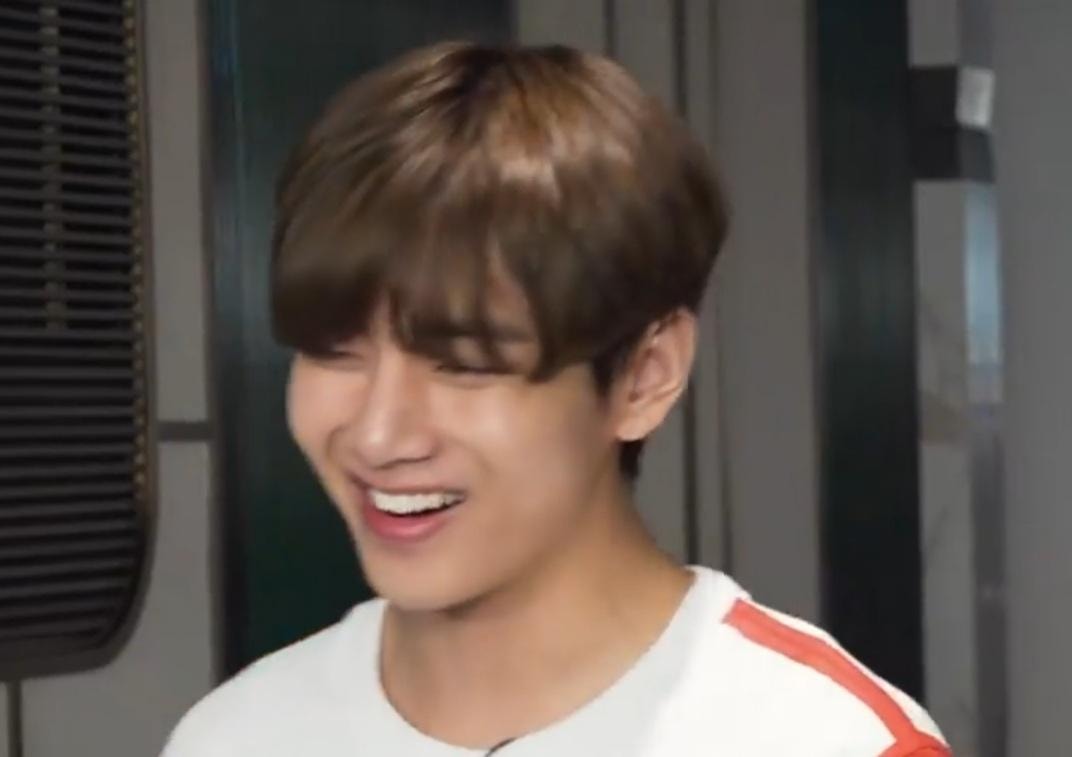 BTS Community Post - 昨夜のRun BTS 何度見ても、このVの笑顔にKnock Outしてます。 ずーっと笑いっぱなしの ...