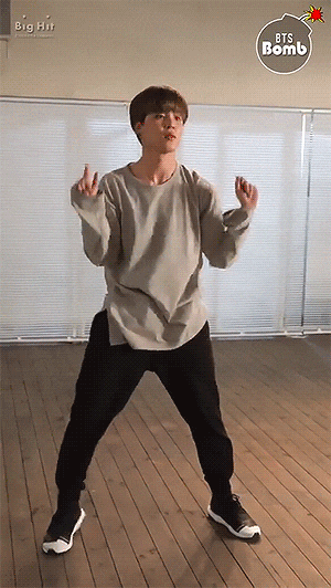 BTS Community Post - 같은 춤 다른 느낌 호석의 춤은 힘이 느껴지는 칼선의 유연함이라면 지민의 춤은 보들보들 ...