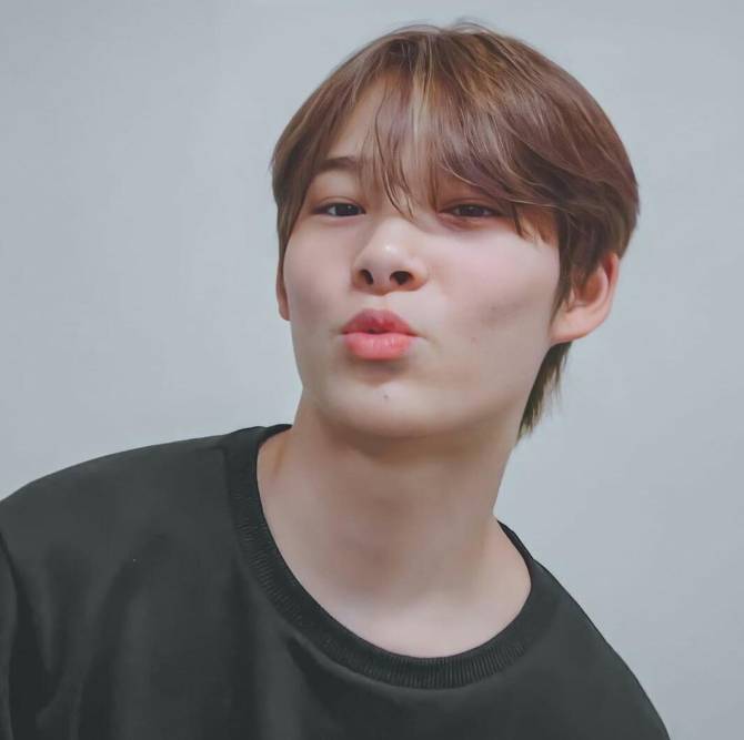 Enhypen Community Post 내 하나뿐인 자기야 생일 축하해 나는 우리가 언젠가 곧 만나기를 바랍니다 흠