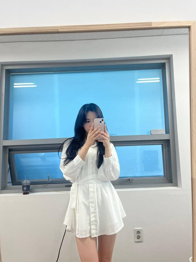 Cherry Bullet Community Posts 오늘 덥댜🙀 Ji Won