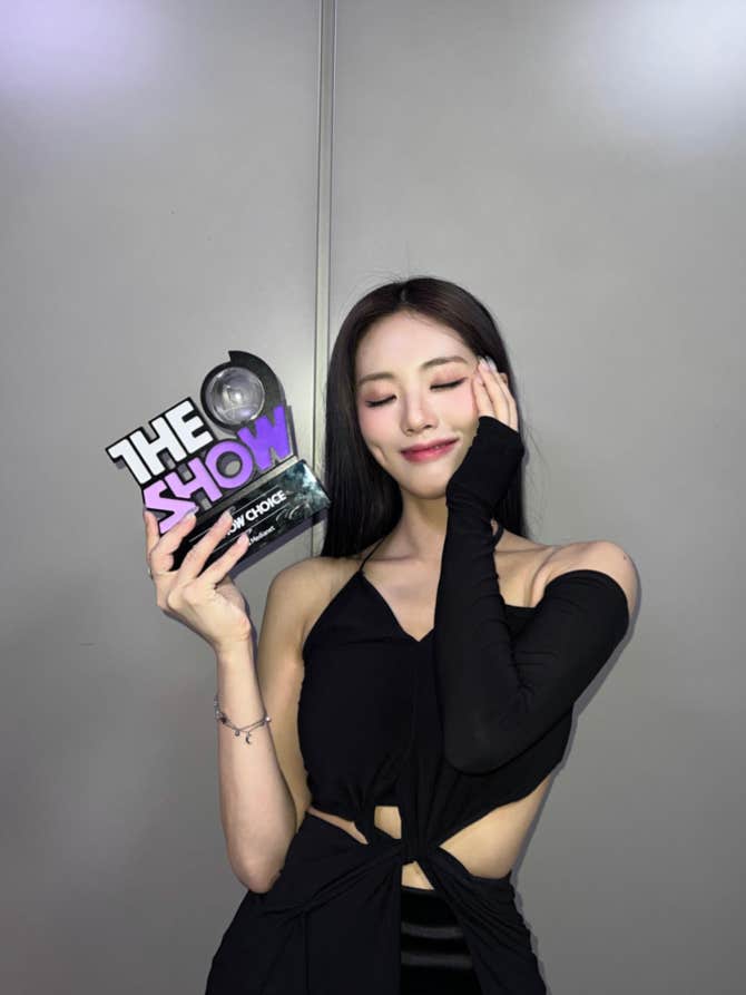 Fromis9 커뮤니티 포스트 행복한 하루를 만들어줘서 너무 고마워요 언제나 든든한 힘이 되어주는 우리 플로버💟 변치