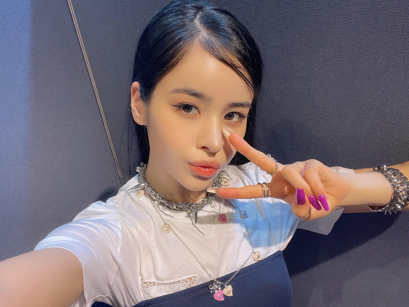 XG Community Post - 좋은 아침~~🍒🍓🍉 저랑 이야기 할까요? 💭💚🖤💜 - HARVEY