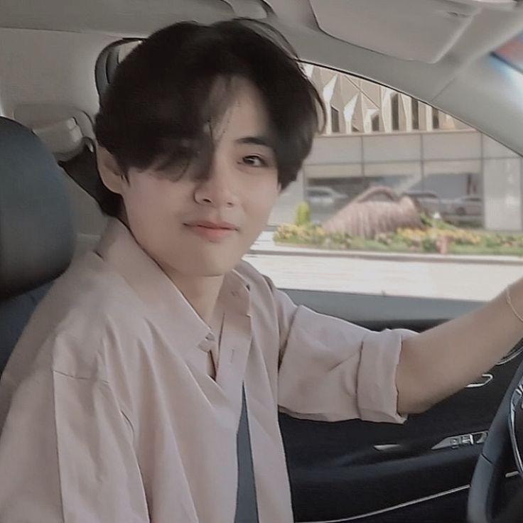 BTS Community Posts - feels like a date with tae awwwww.......oh god ...