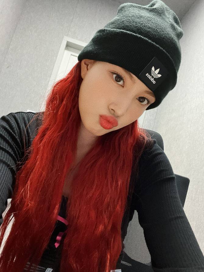 Stayc 커뮤니티 포스트 단짠단짠 스윗들 이따 만나영🤭 빨리 보고싶다아앙😘😘😘 윤
