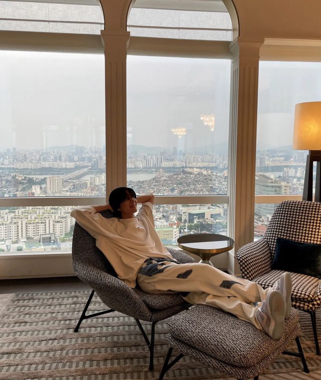 BTS Community Post - Wow! JHope! Is this your apartment? So spacious ...