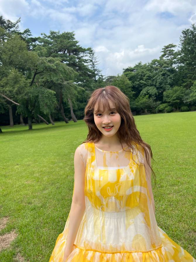 Stayc Community Post 그 날 그 때 스윗이 궁금하던 노랑 옷 이거🤣 Voguemy Love♥️ Sieun