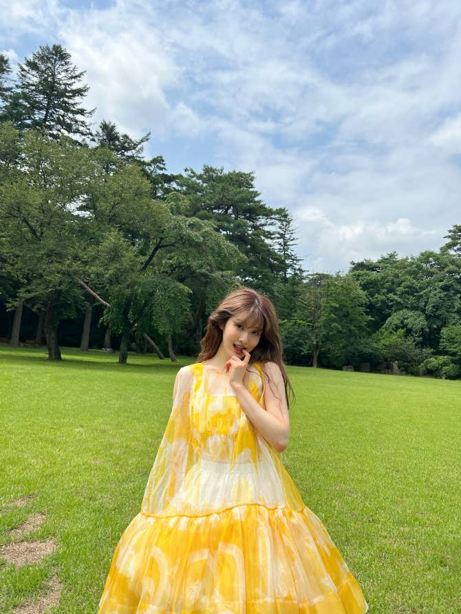 Stayc Community Post 그 날 그 때 스윗이 궁금하던 노랑 옷 이거🤣 Voguemy Love♥️ Sieun