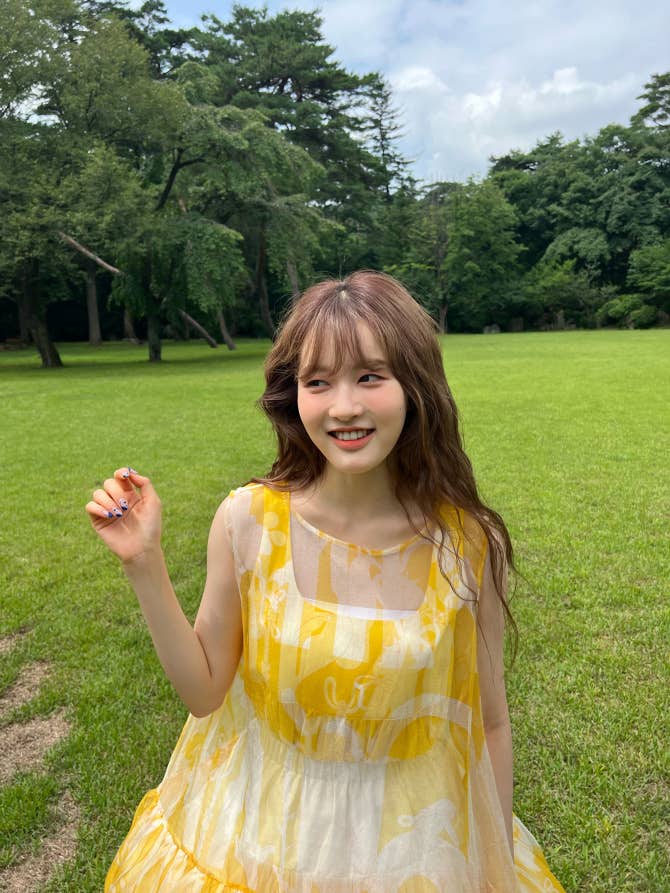 Stayc Community Post 그 날 그 때 스윗이 궁금하던 노랑 옷 이거🤣 Voguemy Love♥️ Sieun